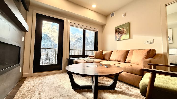 Brand New Modern 1bdr Retreat With Mountain Views - Canada