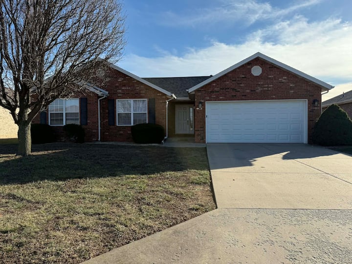 Fresh New Remodel! Sleeps 6 In Great Neighborhood - Springfield, MO