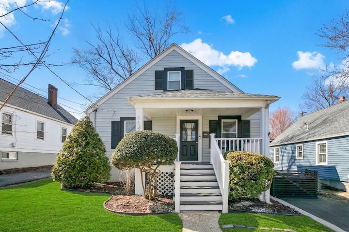Renovated Retreat | Across From Park+ 5 Min To Dc - Arlington, VA