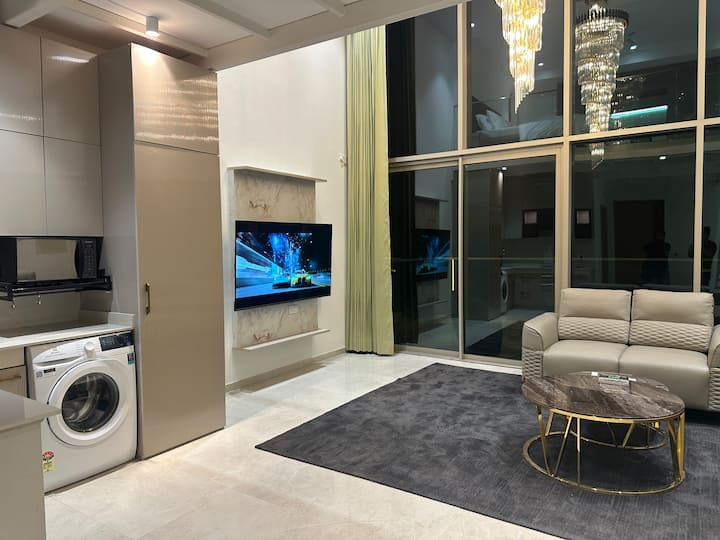 Bridgerton Home - Luxe Duplex With Balcony - Manesar