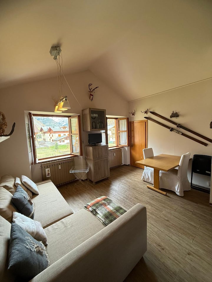 Wake Up In The Alps - Cozy Livigno Apartment - Livigno