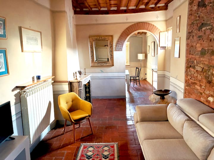 Elegant 2-bedroom Apartment In The Historic Center - Lucca