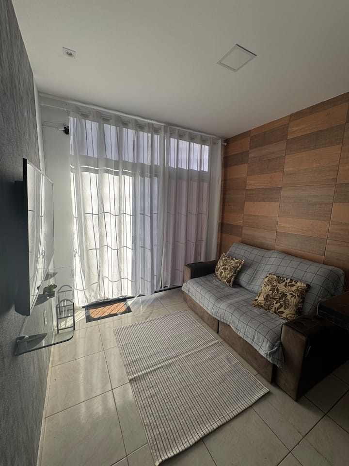 Casa 1 Qt + 1 Ar + Coz • A Poucos Min Da Praia. - Vila Velha