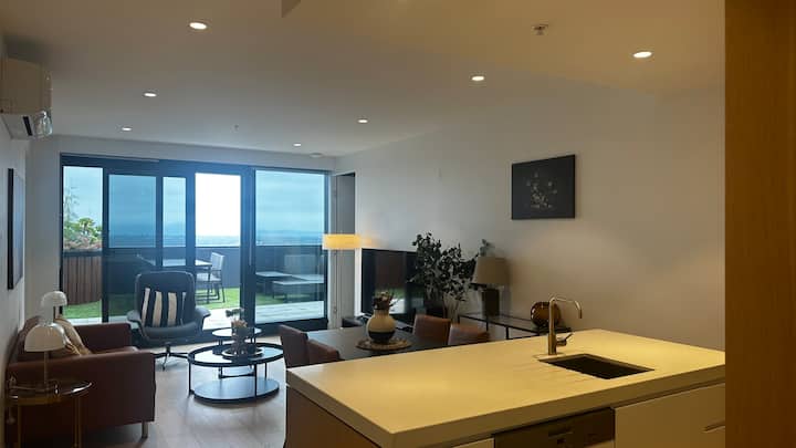 Sky One Grand Terrace · 3br 3bath - Box Hill