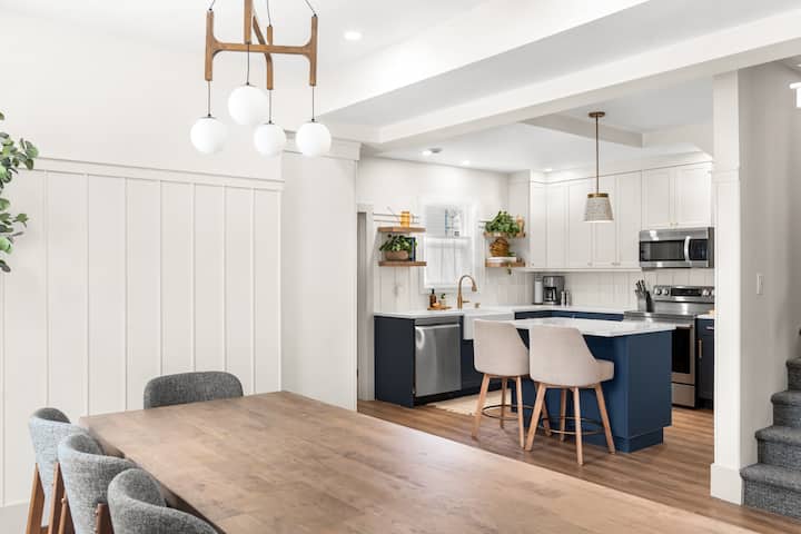 Luxury Downtown Moncton, Sleeps 14 - Moncton