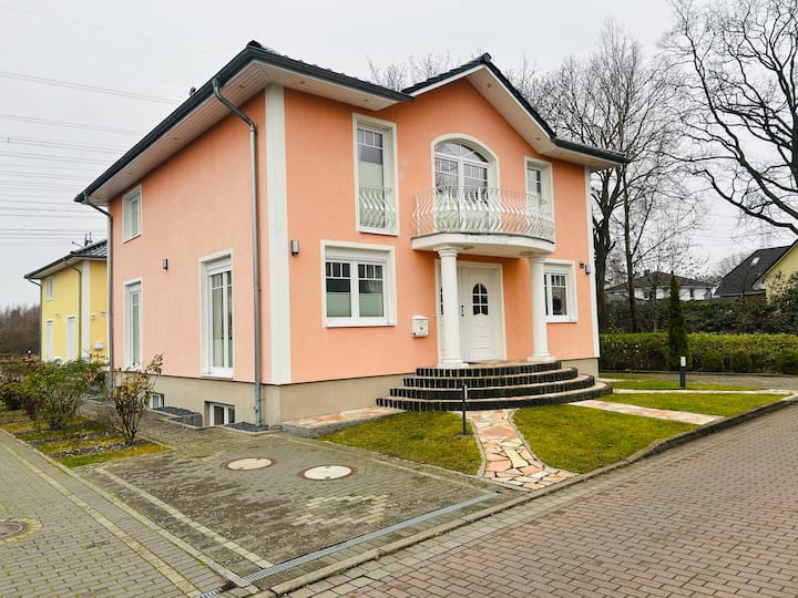 Souterrainwohnung. Renoviert In November 2025*top - Stapelfeld