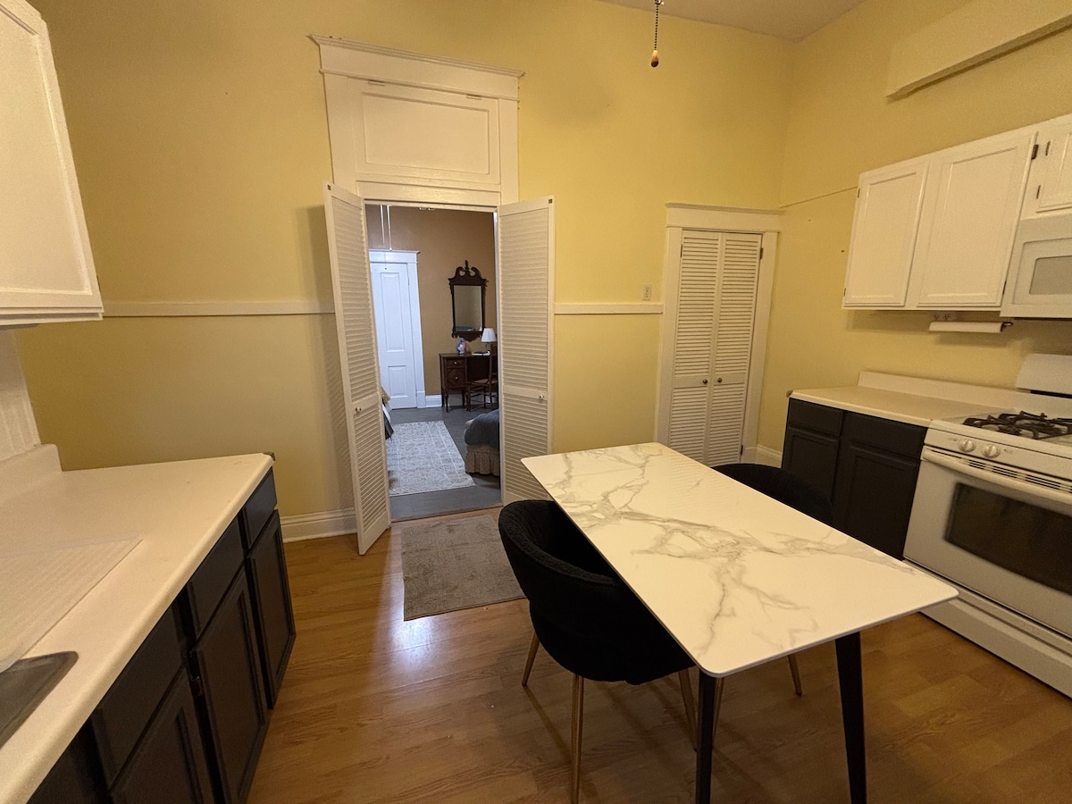 Center Street Vault and Vine - Apt 2A - Apartments for Rent in Hannibal ...