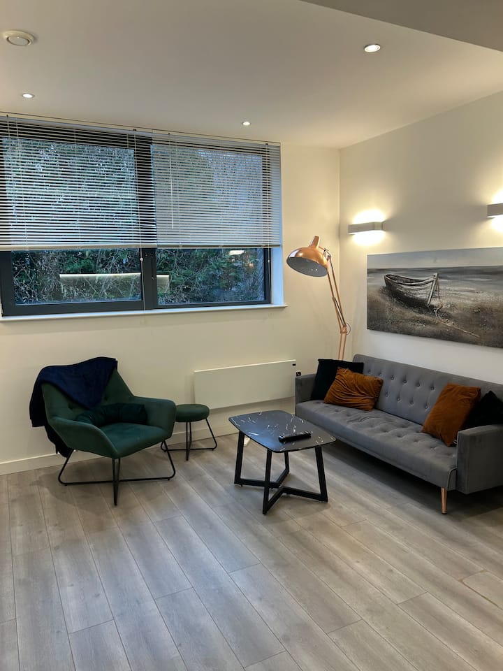 Modern Mk Apartment | 
Free Parking & Wifi - Milton Keynes