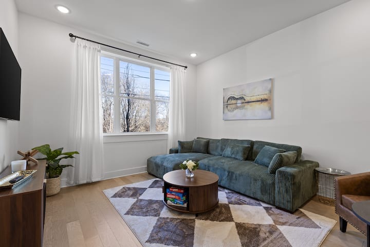 Modern Southside Townhome • 2 Decks • Near Dtwn - Chattanooga, TN