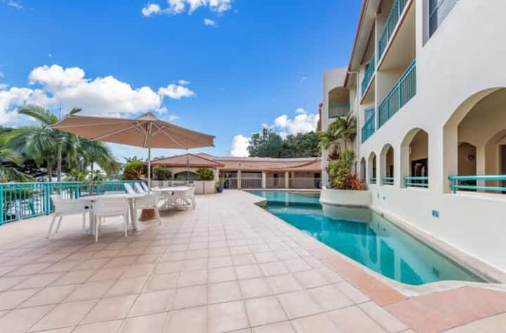 Coral Breeze On Shingley Beach - Airlie Beach