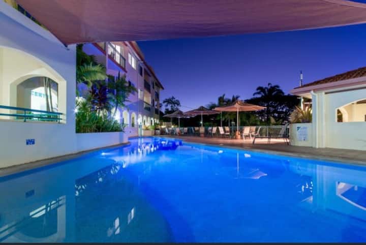 Coral Breeze On Shingley Beach - Airlie Beach