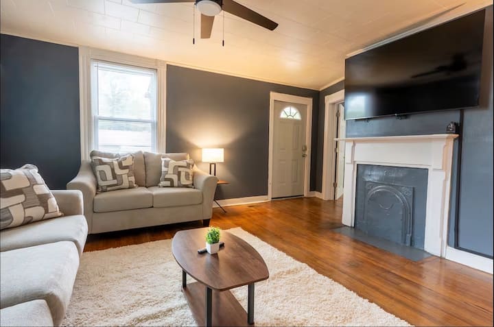 Modern 2br Danville • Self Check-in • Wi-fi - Danville, VA