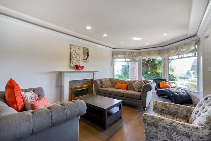 Charming 4 Beds 3 Bath Home In Fleetwood! - Surrey