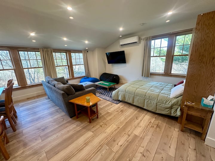 Modern Studio Above Detached Garage Near Boston - Dedham, MA