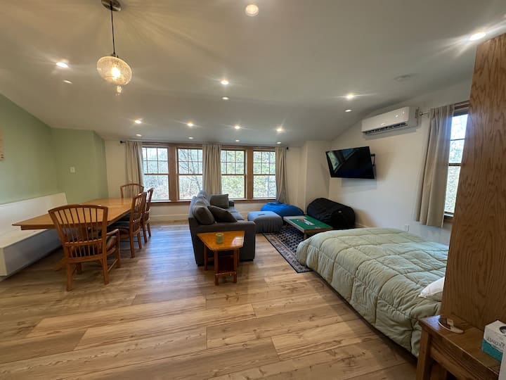 Modern Studio Above Detached Garage Near Boston - Norwood, MA