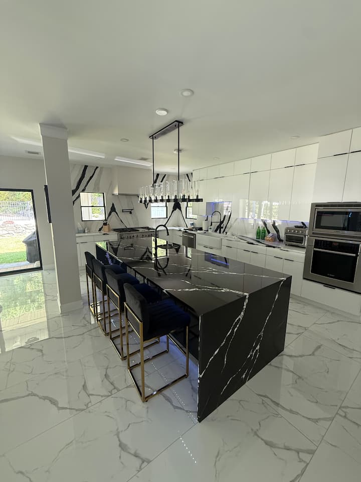 Elegant Contemporary Residence With Designer Touch - Northport, NY