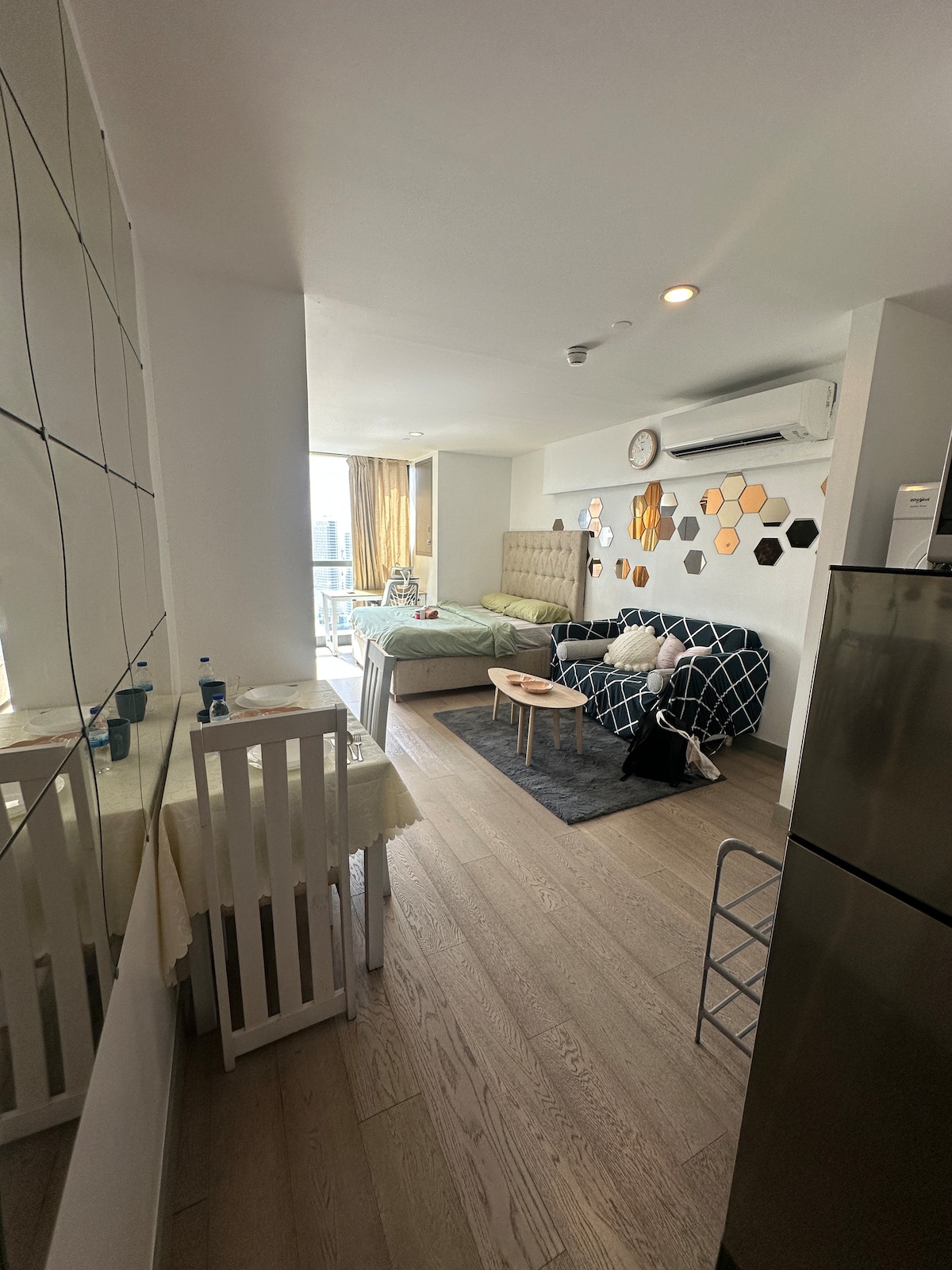 40sqm Stunning Executive Studio Wifi/Netflix - Apartments for Rent in ...