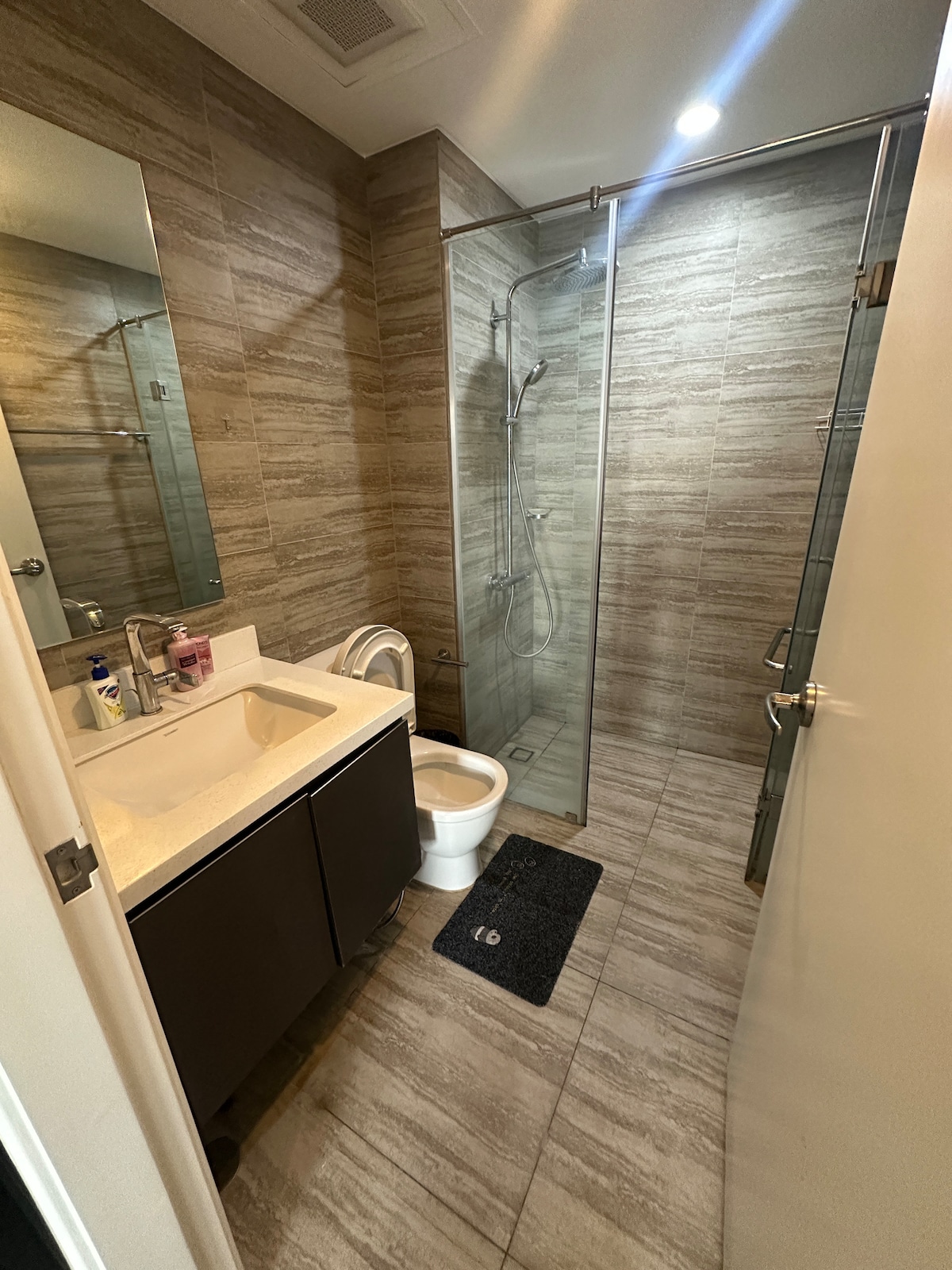 40sqm Stunning Executive Studio Wifi/Netflix - Apartments for Rent in ...