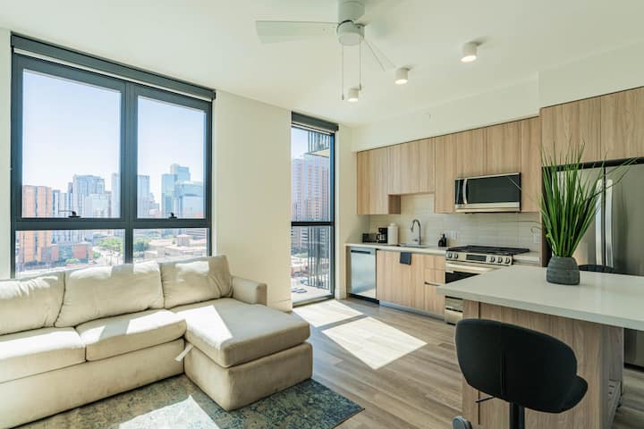 Urban Phoenix Studio | Rooftop Views, Pool & Gym - Phoenix