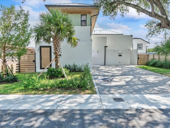 Brand-new Private 2br Duplexb Near Design District - Miami, FL