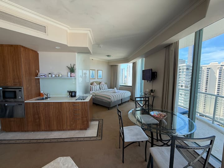 Skyline Serenity | Level 22 Top-floor Ocean Views - Surfers Paradise