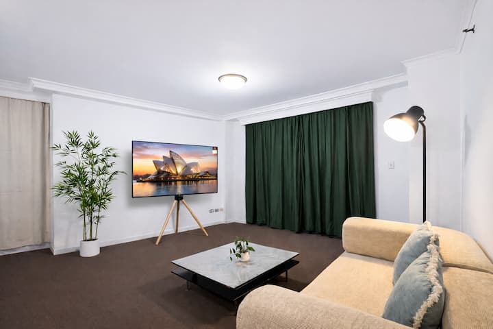 Inner-city Base | Contemporary Haymarket Retreat - Surry Hills