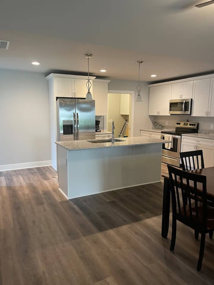 1 Mile To Beach & Brewery. Walk Downtown - Marshall, WI