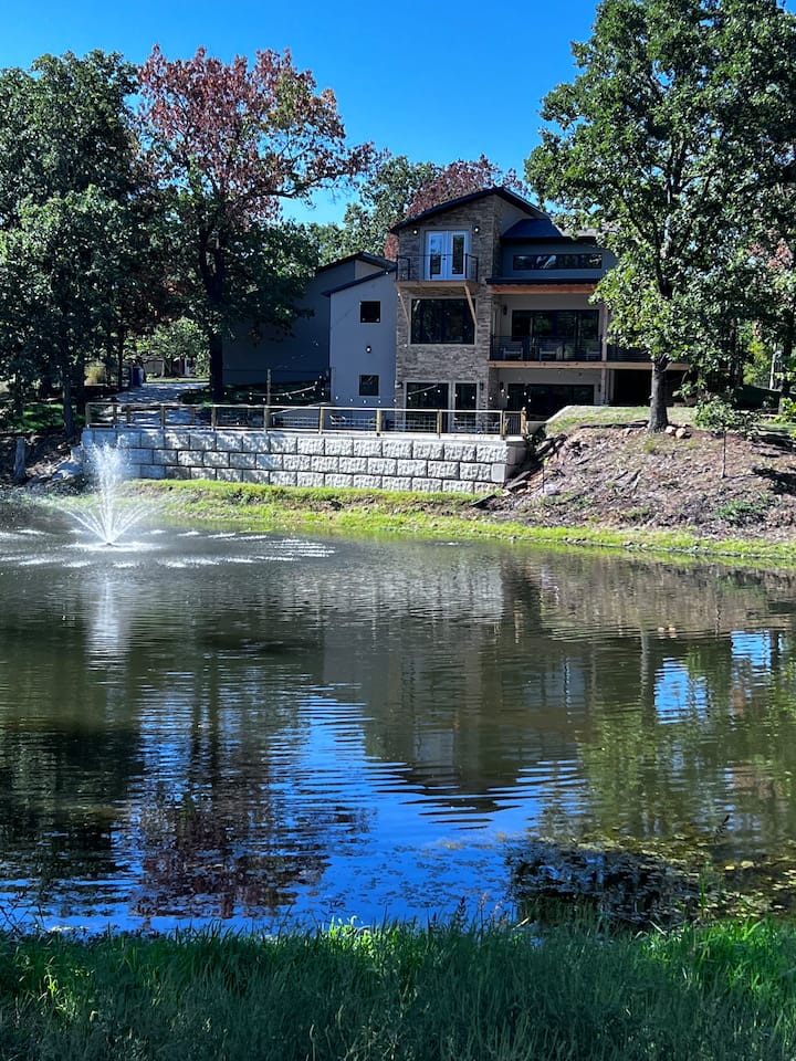 Private, Elegant Getaway Surrounded By Nature - Galena, KS