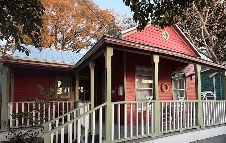 Open 12/27- The Great Aunt’s 1900 Downtown Cottage - Wilmington, NC