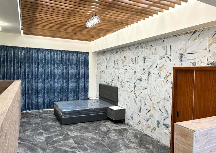 全新電梯包棟6樓8戶可停8台車 亦可租單間可住20人以上line:lovesunlovesun - Tainan City