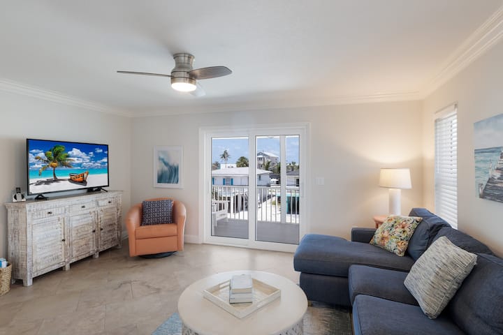 Charming Coastal Stay On Anna Maria Island - Bradenton Beach, FL