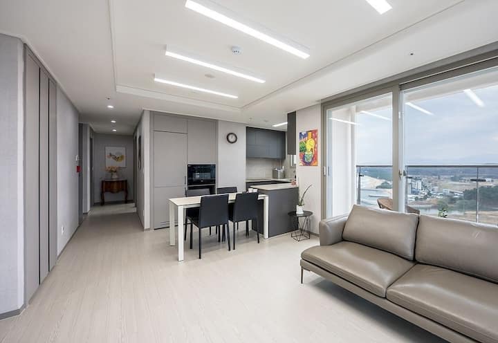 고층 더블뷰 호텔｜사천바다·대관령 능선｜가족 3룸 - Gangneung-si