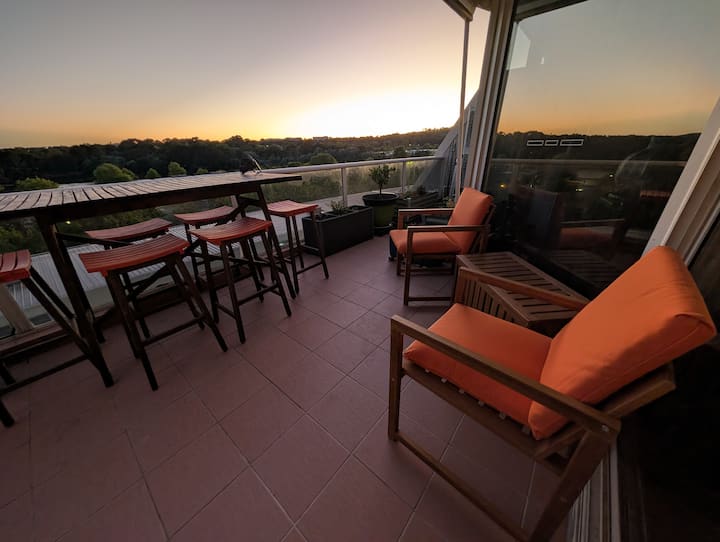 Luxury Condo Overlooks Lake & Inc Free Parking - Belconnen