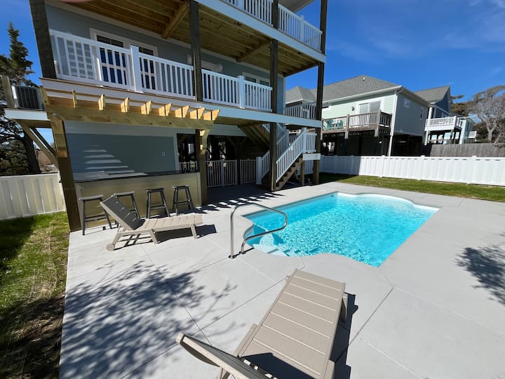 New Coastal Retreat W/ Pool | 1.5 Blocks To Beach - Oak Island, NC
