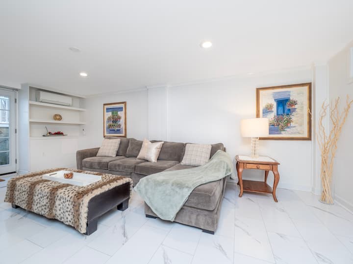 Walkable Downtown New Canaan Getaway - New Canaan, CT