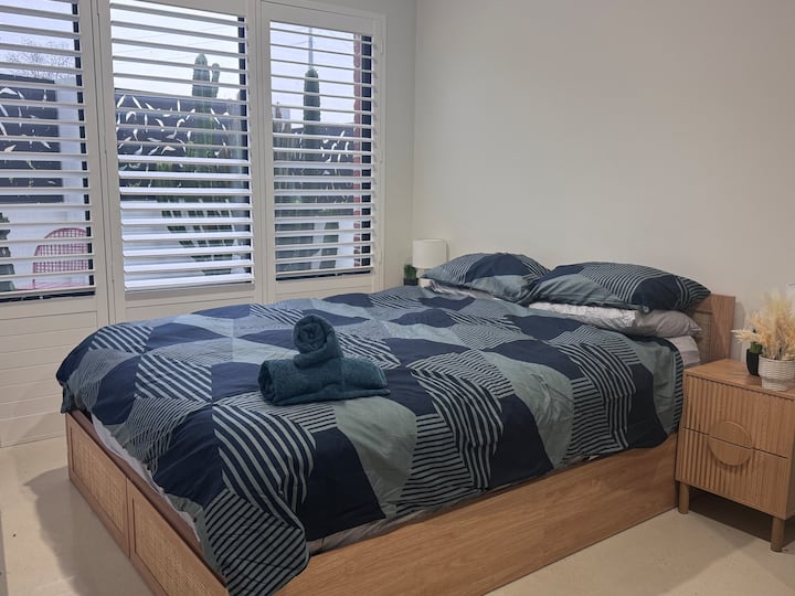 Modern Studio Apartment Near Train Line - Bassendean