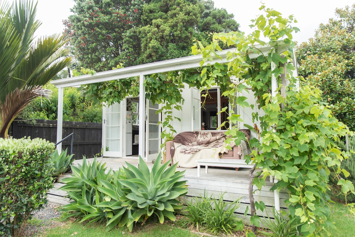 Retraite Coastal Vine : Oakura - Cabanes à louer à Ōakura, Taranaki ...