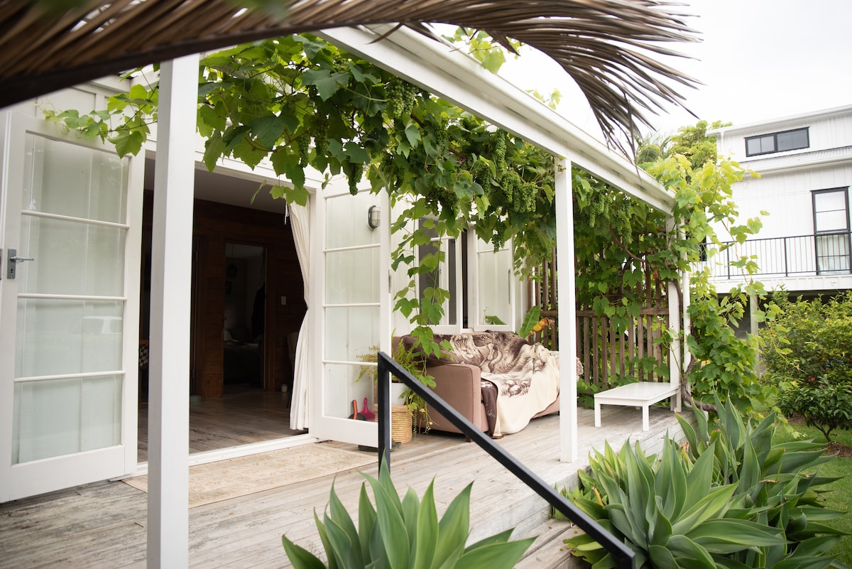 Retraite Coastal Vine : Oakura - Cabanes à louer à Ōakura, Taranaki ...