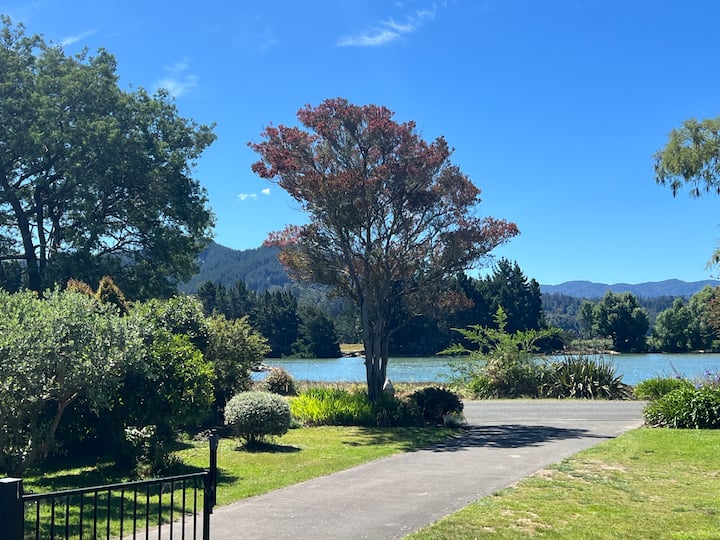 Artist’s Retreat - A Stay For Couples & Creatives - Riwaka