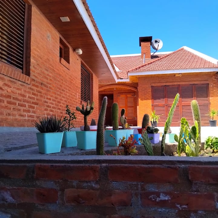 Alquilo Casa En Pleno Parque De Necochea. - Necochea
