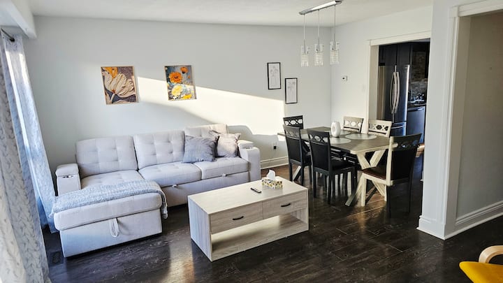 Entire Detached House; 2 Bedrooms; 3 Parkings - Oshawa