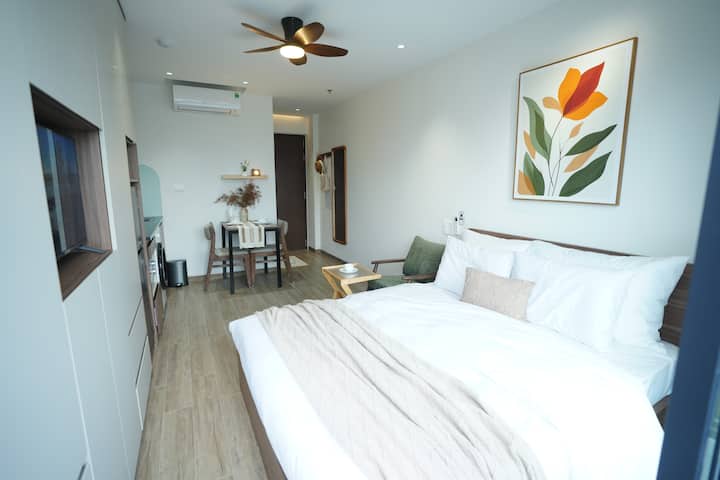 Modern Studio Near Westlake & Lotte Mall | Balcony - China