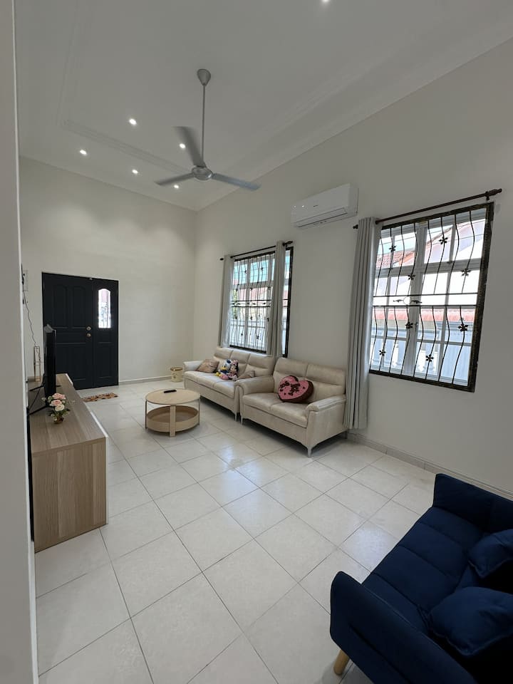 Yes Homestay @ Kulai Near Jpo/airport (8pax-3r2b) - Kulai