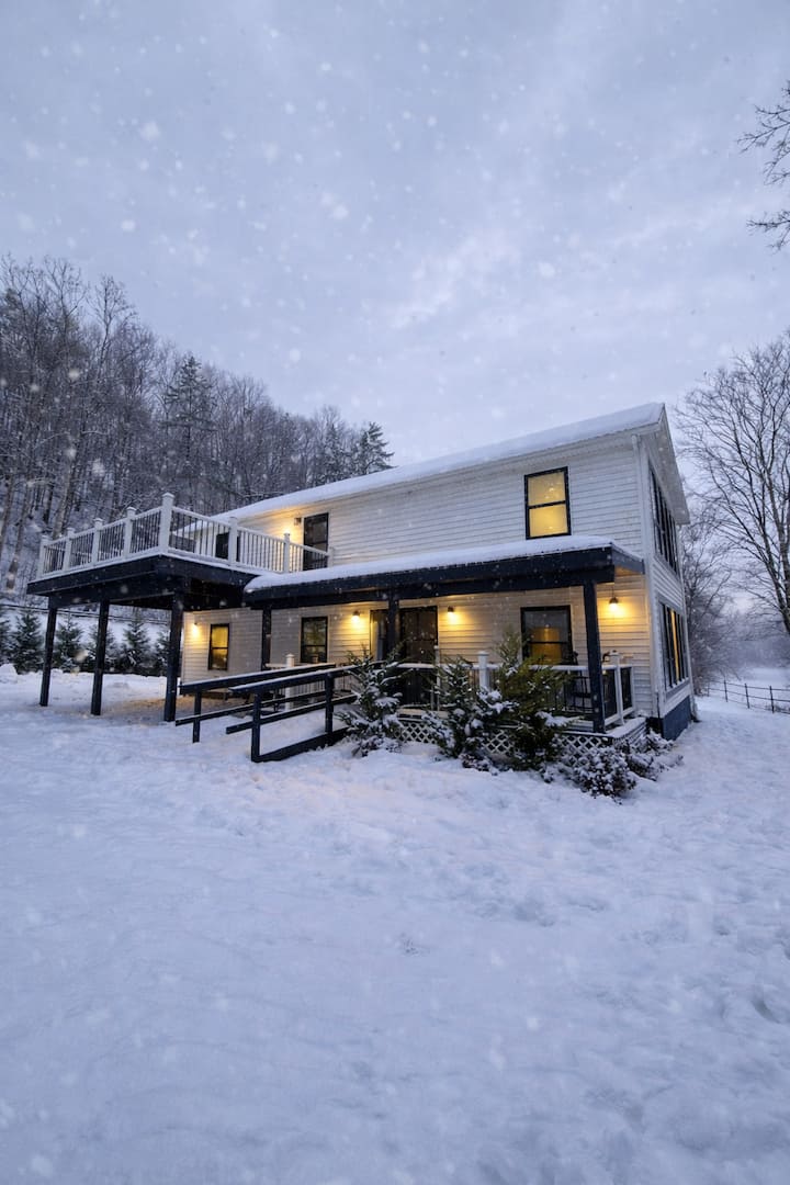 Luxury Waterfront Home, Hits, Views & Ev Charging - Tivoli, NY