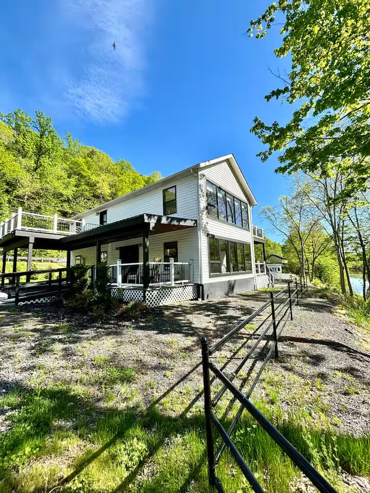 Luxury Waterfront Home, Hits, Views & Ev Charging - Tivoli, NY