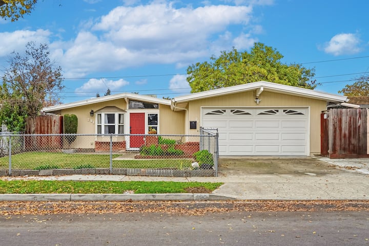 Modern Spacious Retreat With Full Amenities - Sunnyvale, CA