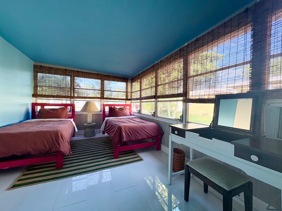 Hotel Blue - studio attachment coming soon! - Flats for Rent in Wilton ...