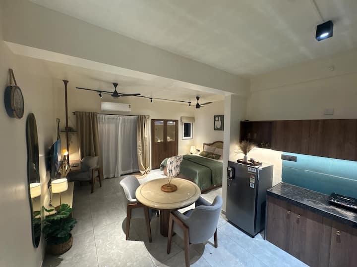 1km To Beach · Fast Wifi · 24/7 Security · Studio - India