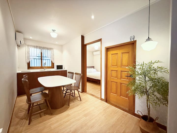 #광안리해수욕장 #광안역5분 #수영역7분 #센텀시티벡스코 #광안리감성숙소 #넷플릭스#짐보관 - Busan