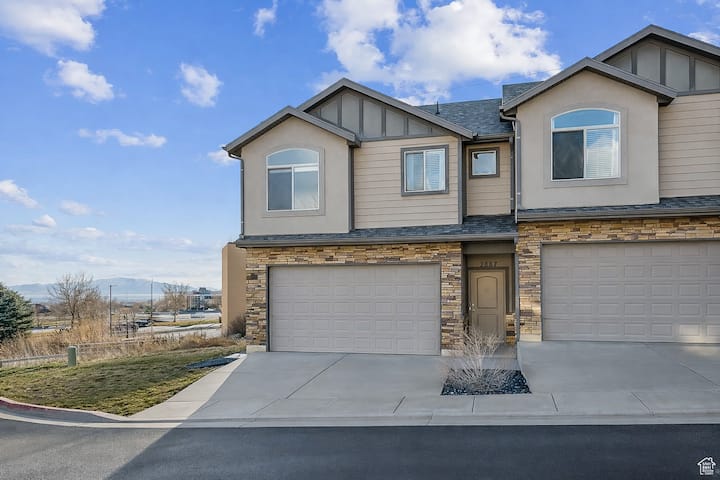Modern Townhome By Hill Afb, Weber State & Skiing - Layton, UT